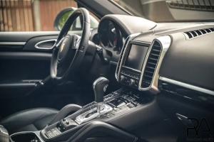 Porsche Cayenne 2011 in Riga, with an engine capacity of 3.00 L and mileage of 426 thousand km for 11990 €, photo 6 on AUTOMOTO.COM.LV
