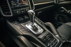 Porsche Cayenne 2011 in Riga, with an engine capacity of 3.00 L and mileage of 426 thousand km for 11990 €, photo 7 on AUTOMOTO.COM.LV