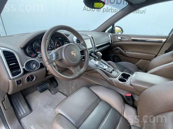 Porsche Cayenne 2012 in Riga, with an engine capacity of 3.00 L and mileage of 260 thousand km for 16900 €, photo 7 on AUTOMOTO.COM.LV