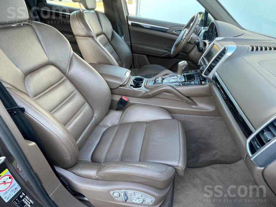 Porsche Cayenne 2012 in Riga, with an engine capacity of 3.00 L and mileage of 260 thousand km for 16900 €, photo 14 on AUTOMOTO.COM.LV