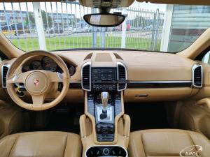 Porsche Cayenne 2012 in Klaipeda, with an engine capacity of 2.97 L and mileage of 272 thousand km for 13000 €, photo 4 on AUTOMOTO.COM.LV