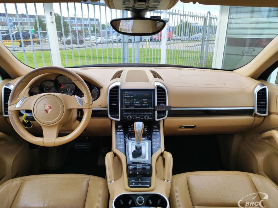 Porsche Cayenne 2012 in Klaipeda, with an engine capacity of 2.97 L and mileage of 272 thousand km for 13000 €, photo 4 on AUTOMOTO.COM.LV