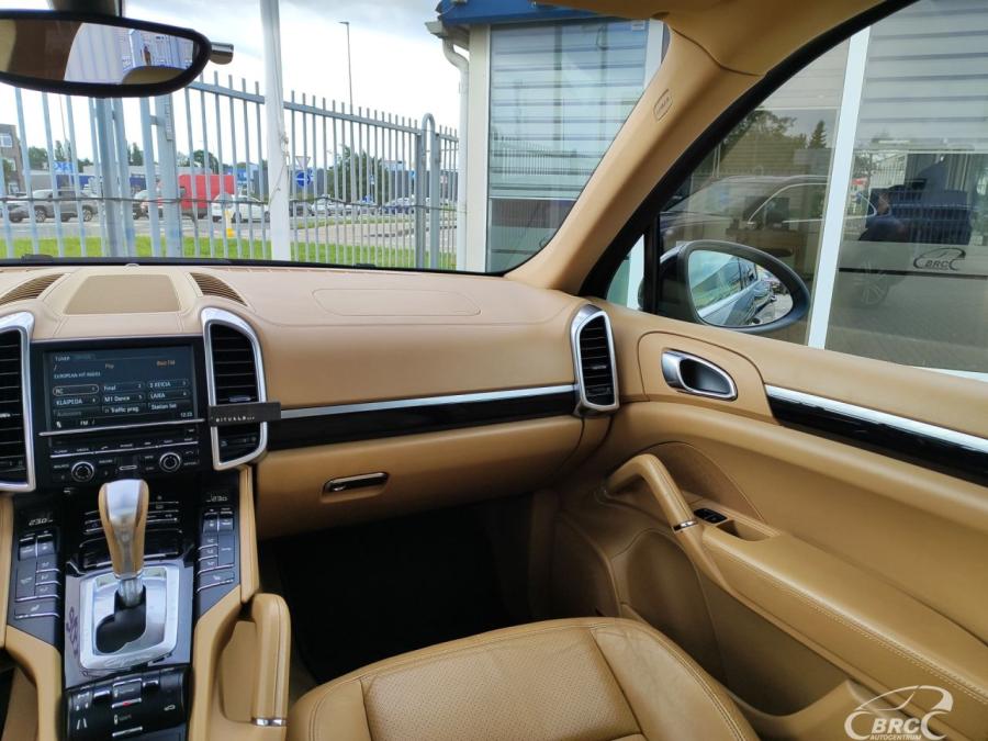 Porsche Cayenne 2012 in Klaipeda, with an engine capacity of 2.97 L and mileage of 272 thousand km for 13000 €, photo 6 on AUTOMOTO.COM.LV