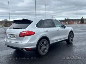 Porsche Cayenne 2013 in Narva, with an engine capacity of 3.00 L and mileage of 364 thousand km for 13900 €, photo 4 on AUTOMOTO.COM.LV