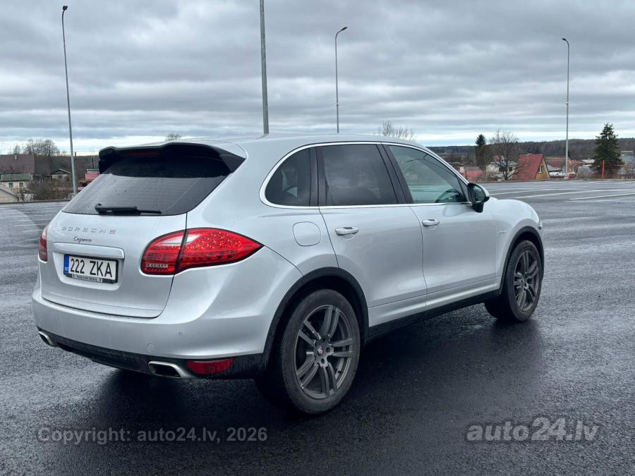 Porsche Cayenne 2013 in Narva, with an engine capacity of 3.00 L and mileage of 364 thousand km for 13900 €, photo 4 on AUTOMOTO.COM.LV