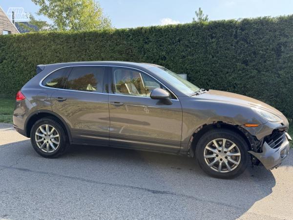 Porsche Cayenne 2013 in Vilnius, with an engine capacity of 3.60 L and mileage of 350 thousand km for 6900 €, photo 6 on AUTOMOTO.COM.LV
