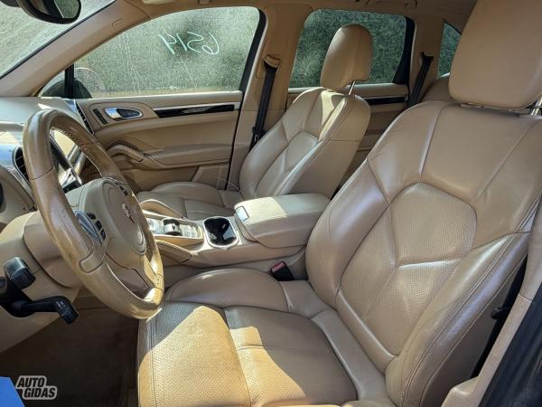 Porsche Cayenne 2013 in Vilnius, with an engine capacity of 3.60 L and mileage of 350 thousand km for 6900 €, photo 9 on AUTOMOTO.COM.LV
