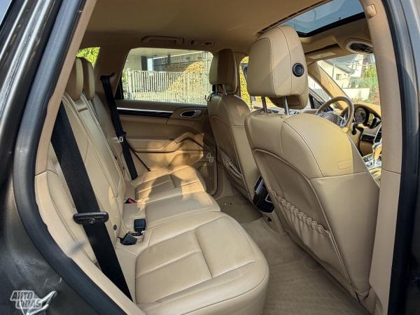 Porsche Cayenne 2013 in Vilnius, with an engine capacity of 3.60 L and mileage of 350 thousand km for 6900 €, photo 11 on AUTOMOTO.COM.LV