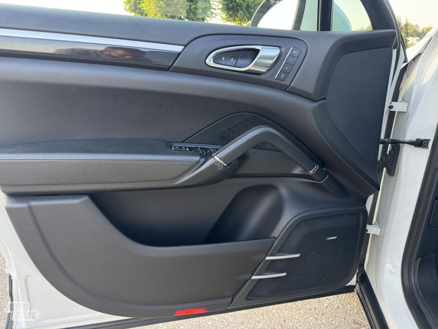 Porsche Cayenne 2013 in Kaunas, with an engine capacity of 3.00 L and mileage of 210 thousand km for 13200 €, photo 13 on AUTOMOTO.COM.LV