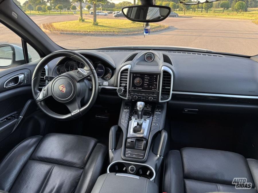 Porsche Cayenne 2013 in Kaunas, with an engine capacity of 3.00 L and mileage of 210 thousand km for 13200 €, photo 16 on AUTOMOTO.COM.LV