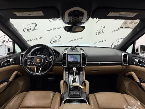 Porsche Cayenne 2014 in Vilnius, with an engine capacity of 2.97 L and mileage of 275 thousand km for 19000 €, photo 4 on AUTOMOTO.COM.LV