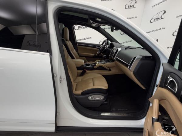 Porsche Cayenne 2014 in Vilnius, with an engine capacity of 2.97 L and mileage of 275 thousand km for 19000 €, photo 5 on AUTOMOTO.COM.LV