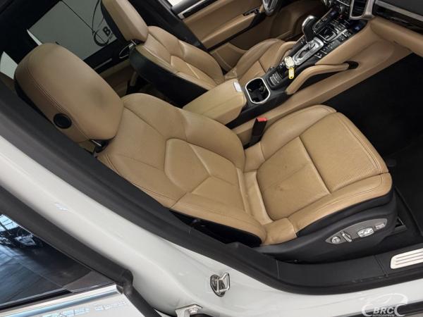 Porsche Cayenne 2014 in Vilnius, with an engine capacity of 2.97 L and mileage of 275 thousand km for 19000 €, photo 6 on AUTOMOTO.COM.LV