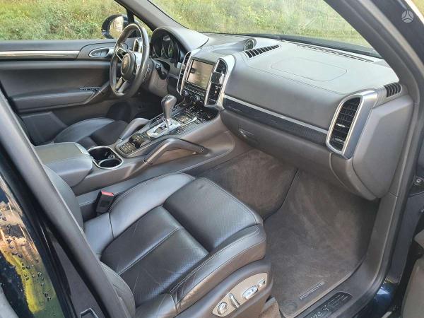 Porsche Cayenne 2015 in Vilnius, with an engine capacity of 3.00 L and mileage of 170 thousand km for 30000 €, photo 6 on AUTOMOTO.COM.LV