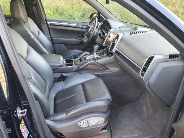 Porsche Cayenne 2015 in Vilnius, with an engine capacity of 3.00 L and mileage of 170 thousand km for 30000 €, photo 7 on AUTOMOTO.COM.LV