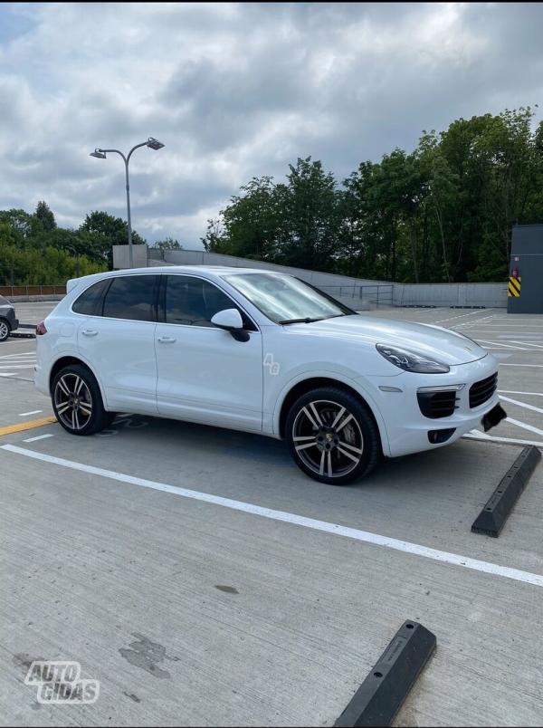 Porsche Cayenne 2016 in Kaunas, with an engine capacity of 3.60 L and mileage of 175 thousand km for 12600 €, photo 1 on AUTOMOTO.COM.LV