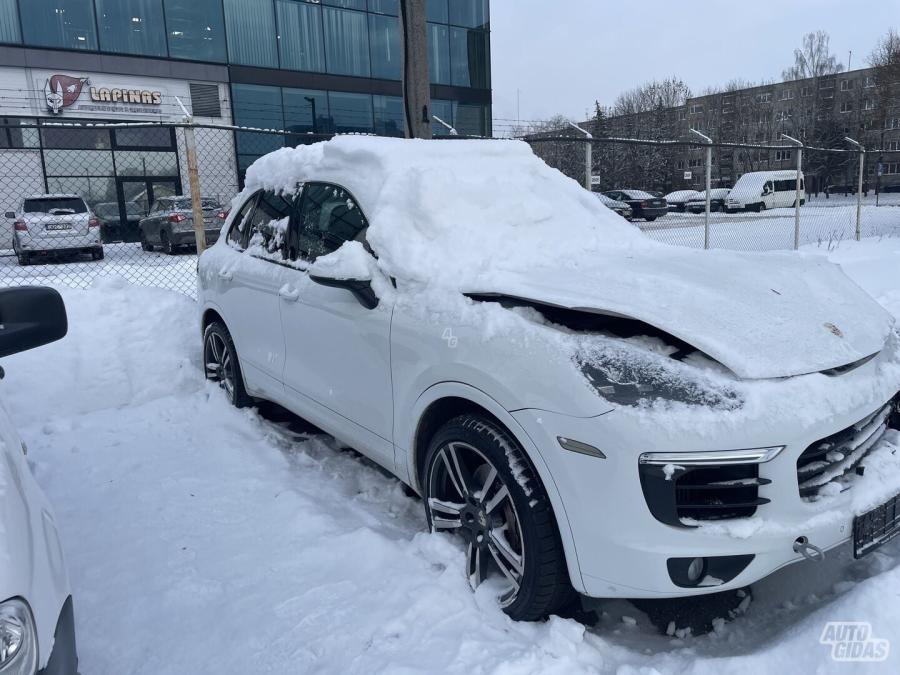 Porsche Cayenne 2016 in Kaunas, with an engine capacity of 3.60 L and mileage of 175 thousand km for 12600 €, photo 5 on AUTOMOTO.COM.LV