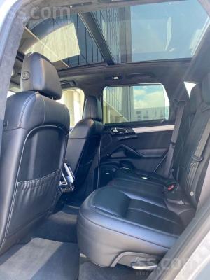 Porsche Cayenne 2016 in Riga, with an engine capacity of 3.60 L and mileage of 105 thousand km for 32500 €, photo 10 on AUTOMOTO.COM.LV