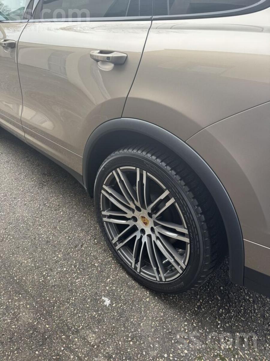 Porsche Cayenne 2016 Rīga, ar dzinēja tilpumu 3.60 L un nobraukumu 29 tūkst. km par 45000 €, foto 5 vietnē AUTOMOTO.COM.LV