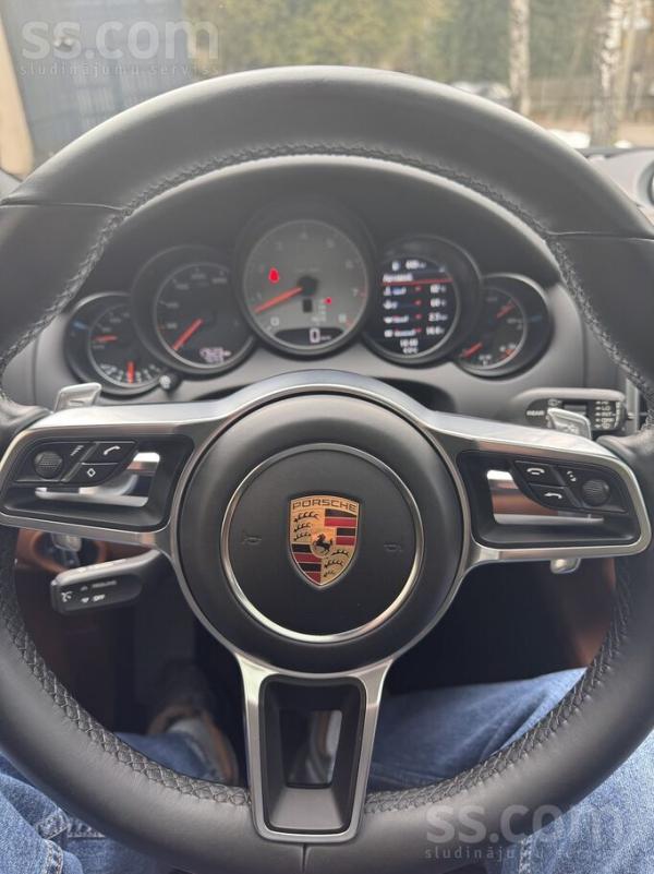 Porsche Cayenne 2016 in Riga, with an engine capacity of 3.60 L and mileage of 29 thousand km for 45000 €, photo 6 on AUTOMOTO.COM.LV