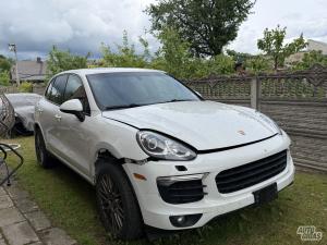Porsche Cayenne 2017 in Siauliai, with an engine capacity of 3.60 L and mileage of 130 thousand km for 15600 €, photo 3 on AUTOMOTO.COM.LV