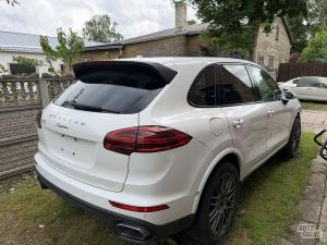 Porsche Cayenne 2017 in Siauliai, with an engine capacity of 3.60 L and mileage of 130 thousand km for 15600 €, photo 9 on AUTOMOTO.COM.LV