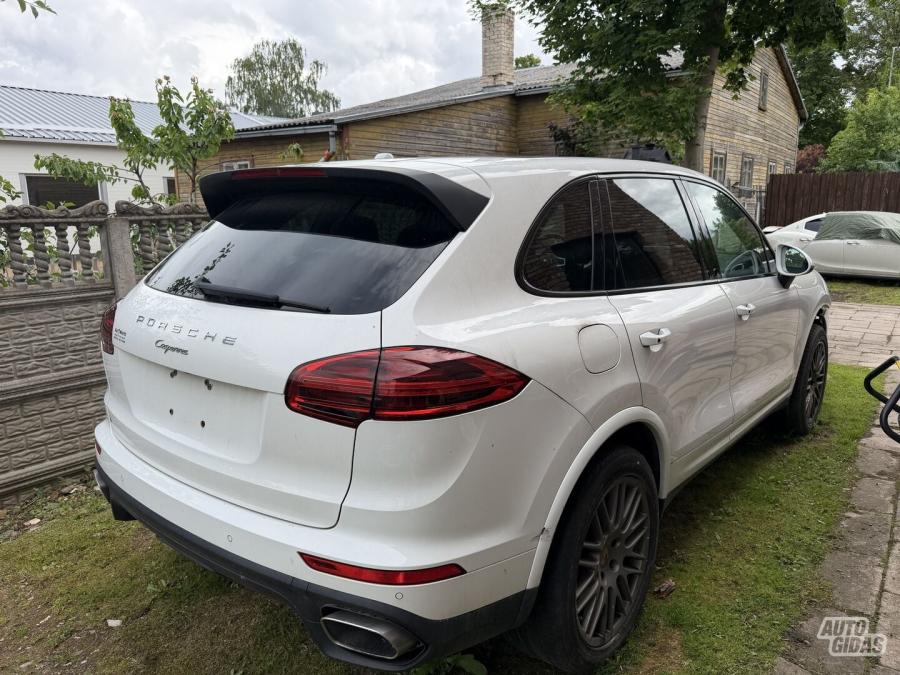 Porsche Cayenne 2017 in Siauliai, with an engine capacity of 3.60 L and mileage of 130 thousand km for 15600 €, photo 9 on AUTOMOTO.COM.LV