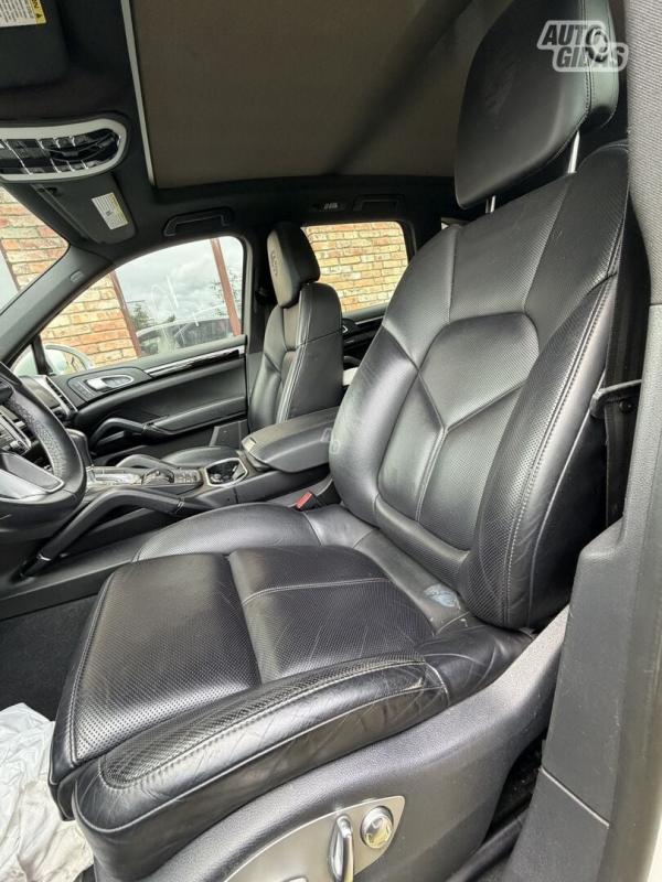 Porsche Cayenne 2017 in Siauliai, with an engine capacity of 3.60 L and mileage of 130 thousand km for 15600 €, photo 9 on AUTOMOTO.COM.LV