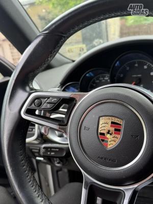 Porsche Cayenne 2017 in Siauliai, with an engine capacity of 3.60 L and mileage of 130 thousand km for 15600 €, photo 13 on AUTOMOTO.COM.LV