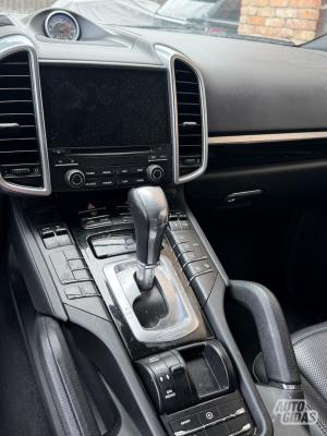 Porsche Cayenne 2017 in Siauliai, with an engine capacity of 3.60 L and mileage of 130 thousand km for 15600 €, photo 14 on AUTOMOTO.COM.LV