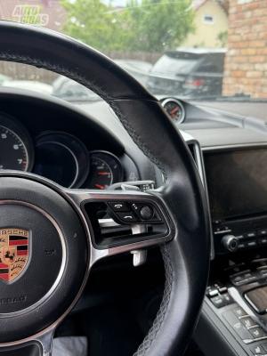 Porsche Cayenne 2017 in Siauliai, with an engine capacity of 3.60 L and mileage of 130 thousand km for 15600 €, photo 16 on AUTOMOTO.COM.LV