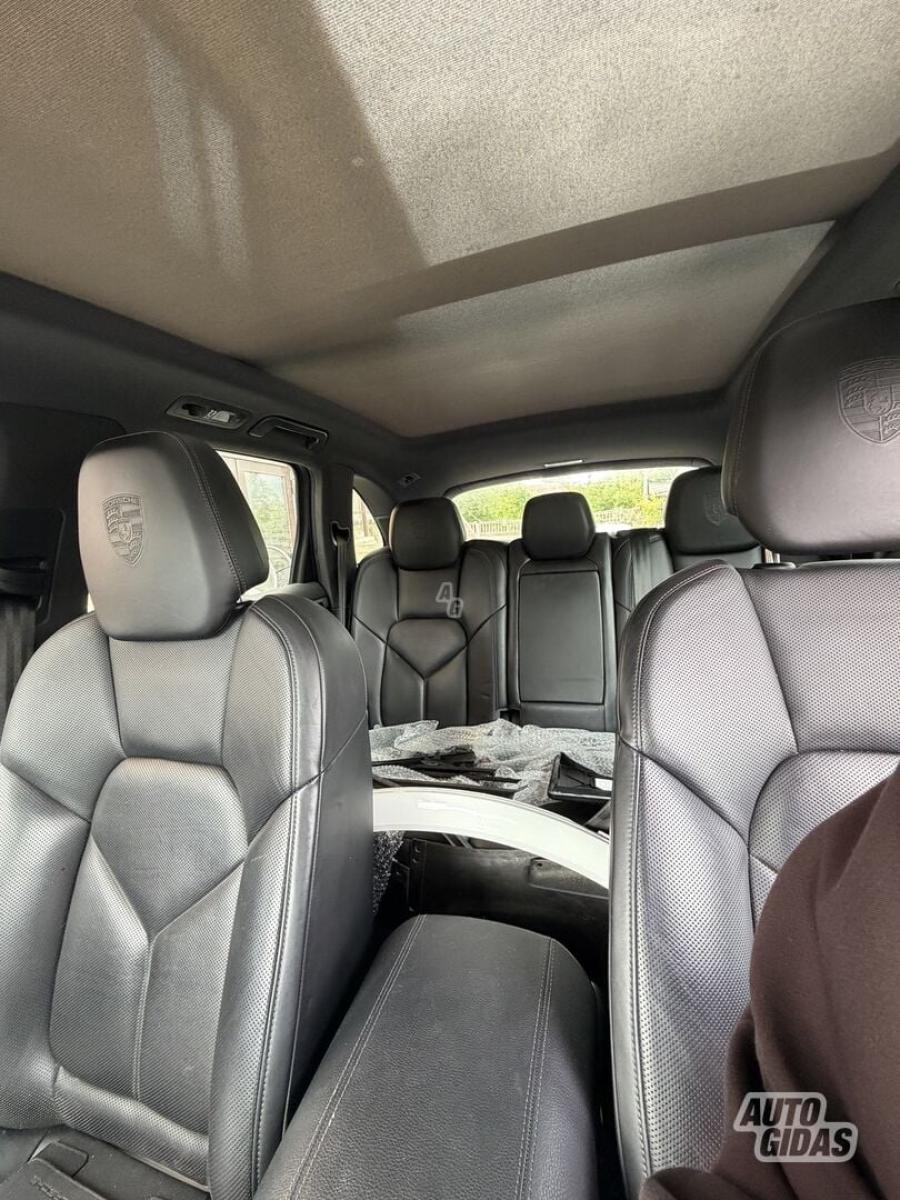Porsche Cayenne 2017 in Siauliai, with an engine capacity of 3.60 L and mileage of 130 thousand km for 15600 €, photo 17 on AUTOMOTO.COM.LV