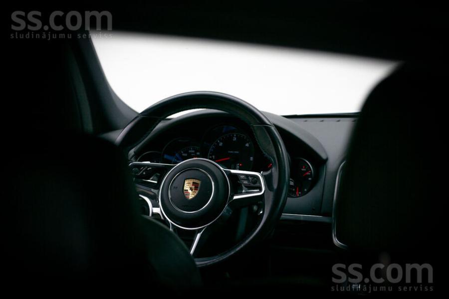 Porsche Cayenne 2017 in Riga, with an engine capacity of 3.00 L and mileage of 139 thousand km for 29800 €, photo 10 on AUTOMOTO.COM.LV