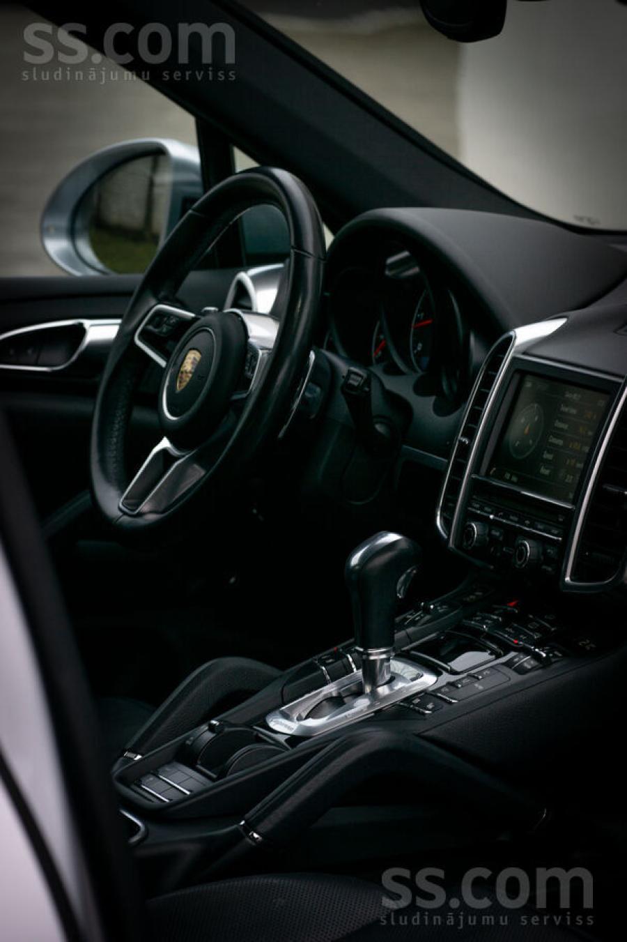 Porsche Cayenne 2017 in Riga, with an engine capacity of 3.00 L and mileage of 139 thousand km for 29800 €, photo 13 on AUTOMOTO.COM.LV