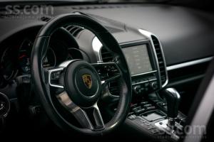 Porsche Cayenne 2017 in Riga, with an engine capacity of 3.00 L and mileage of 139 thousand km for 29800 €, photo 15 on AUTOMOTO.COM.LV