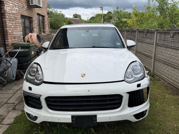 Porsche Cayenne 2017 in Siauliai, with an engine capacity of 3.60 L and mileage of 130 thousand km for 15600 €, photo 3 on AUTOMOTO.COM.LV