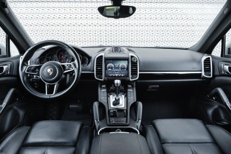 Porsche Cayenne 2017 in Marupe, with an engine capacity of 3.00 L and mileage of 70 thousand km for 34850 €, photo 7 on AUTOMOTO.COM.LV