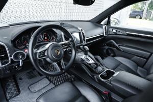 Porsche Cayenne 2017 in Marupe, with an engine capacity of 3.00 L and mileage of 70 thousand km for 34850 €, photo 13 on AUTOMOTO.COM.LV