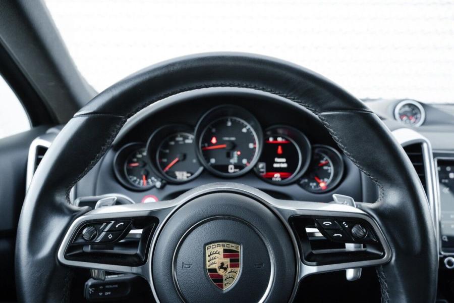 Porsche Cayenne 2017 in Marupe, with an engine capacity of 3.00 L and mileage of 70 thousand km for 34850 €, photo 14 on AUTOMOTO.COM.LV