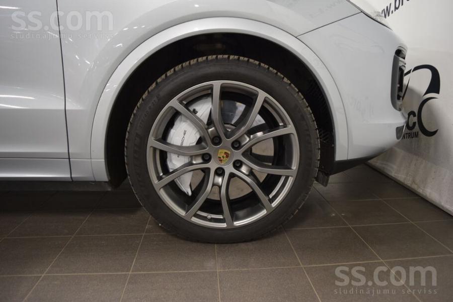Porsche Cayenne 2018 in Riga, with an engine capacity of 4.00 L and mileage of 125 thousand km for 61500 €, photo 4 on AUTOMOTO.COM.LV
