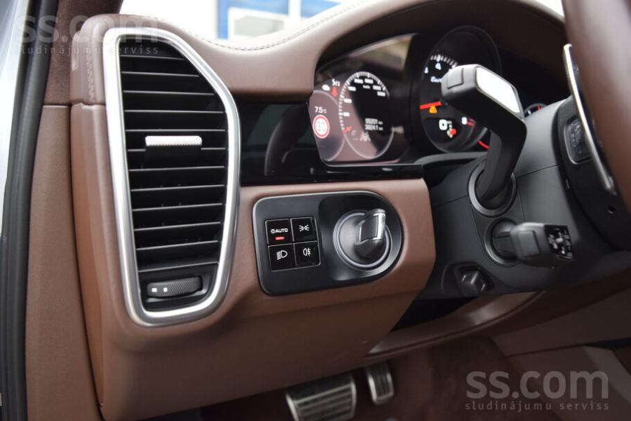 Porsche Cayenne 2018 in Riga, with an engine capacity of 4.00 L and mileage of 125 thousand km for 61500 €, photo 17 on AUTOMOTO.COM.LV