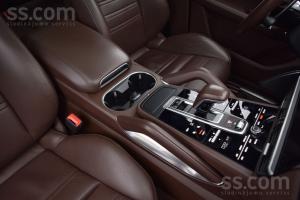 Porsche Cayenne 2018 in Riga, with an engine capacity of 4.00 L and mileage of 125 thousand km for 61500 €, photo 18 on AUTOMOTO.COM.LV