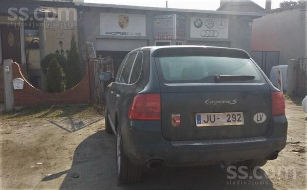 Green Porsche Cayenne 2004 in Daugavpils, with an engine capacity of 4.50 L and mileage of 299 thousand km for 2300 €, photo 3 on AUTOMOTO.COM.LV