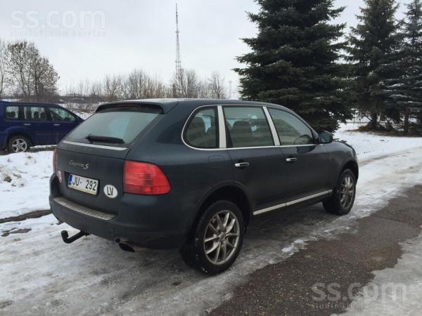Green Porsche Cayenne 2004 in Daugavpils, with an engine capacity of 4.50 L and mileage of 299 thousand km for 2300 €, photo 4 on AUTOMOTO.COM.LV
