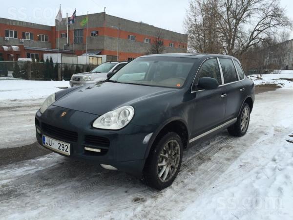 Green Porsche Cayenne 2004 in Daugavpils, with an engine capacity of 4.50 L and mileage of 299 thousand km for 2300 €, photo 5 on AUTOMOTO.COM.LV