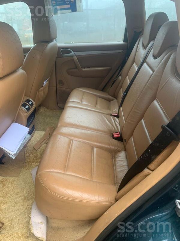 Green Porsche Cayenne 2004 in Daugavpils, with an engine capacity of 4.50 L and mileage of 299 thousand km for 2300 €, photo 8 on AUTOMOTO.COM.LV