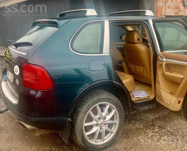 Green Porsche Cayenne 2004 in Daugavpils, with an engine capacity of 4.50 L and mileage of 299 thousand km for 2300 €, photo 10 on AUTOMOTO.COM.LV