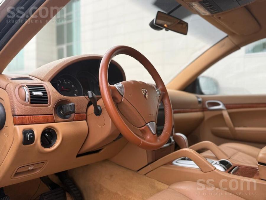Green Porsche Cayenne 2004 in Riga, with an engine capacity of 3.20 L and mileage of 0 thousand km for 5600 €, photo 10 on AUTOMOTO.COM.LV