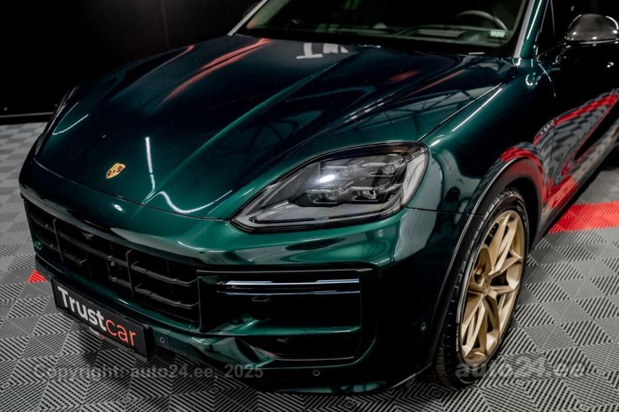 Green Porsche Cayenne 2024 in Parnu, with an engine capacity of 4.00 L and mileage of 38 thousand km for 197000 €, photo 3 on AUTOMOTO.COM.LV
