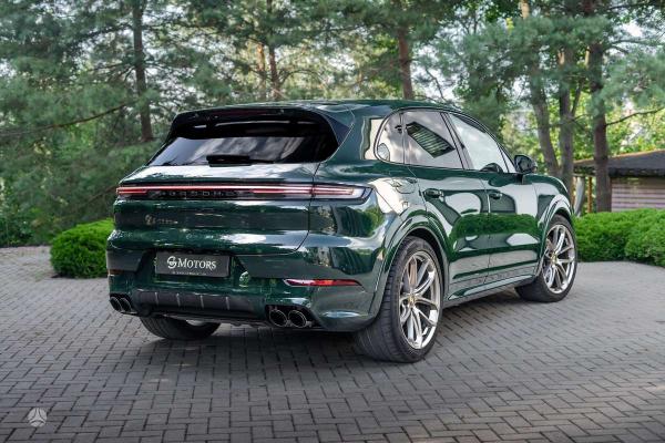 Green Porsche Cayenne 2025 in Kaunas, with an engine capacity of 4.00 L and mileage of 11 thousand km for 122000 €, photo 5 on AUTOMOTO.COM.LV